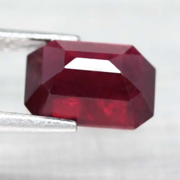 Deep blood red 3.21ct emerald cut Ruby - US Auction Online