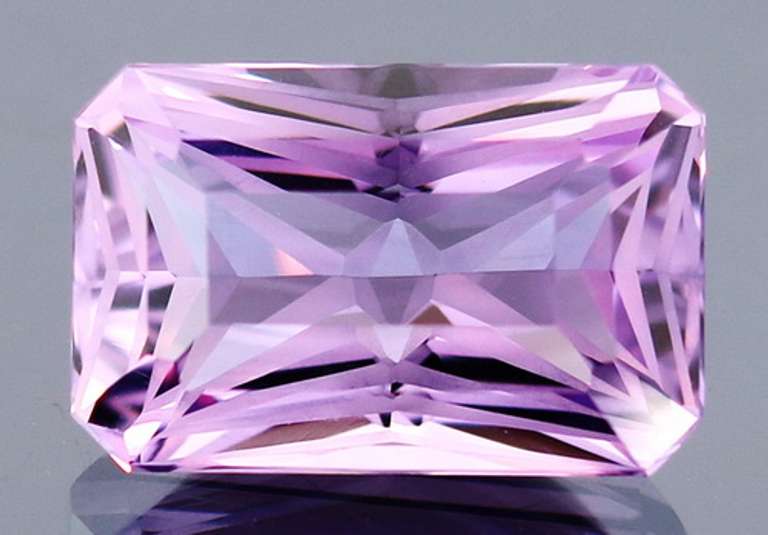 Premium cut! 7.28ct AAA lavender Amethyst - US Auction Online