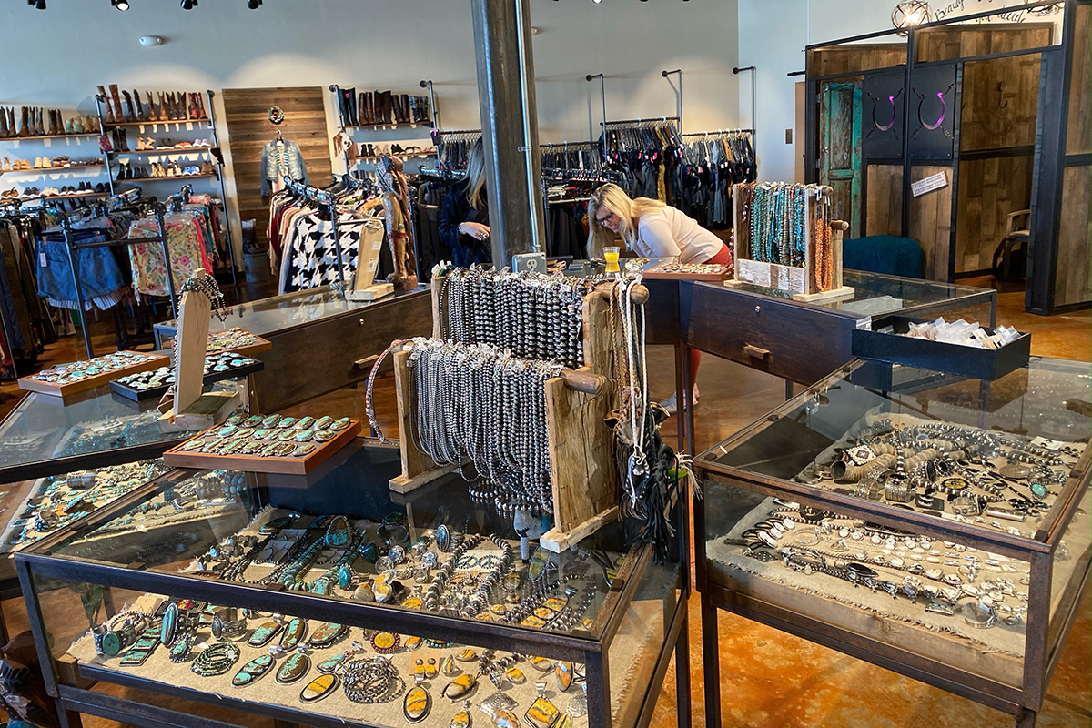 Resale Shopping Dos and Don'ts - Western Life Today