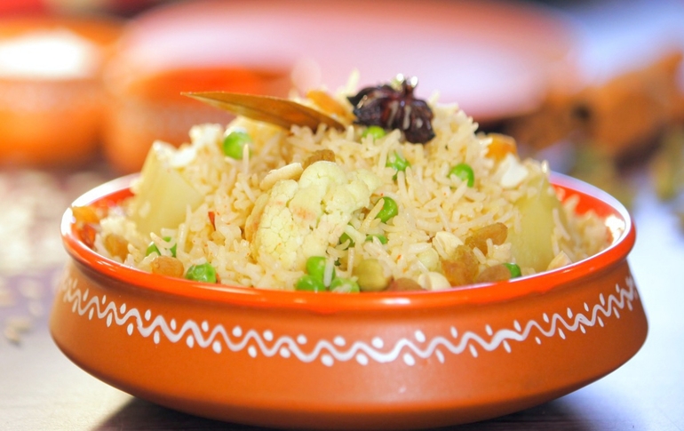 Aakhnirjoler Niramish Tehri Recipe By Ananya Banerjee : IFN