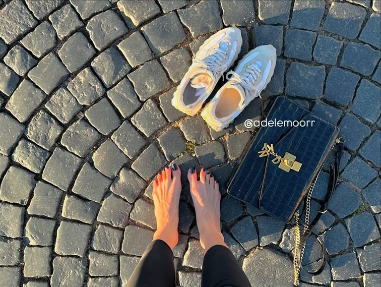 adelemoorr | Free Live HD Feet Sessions