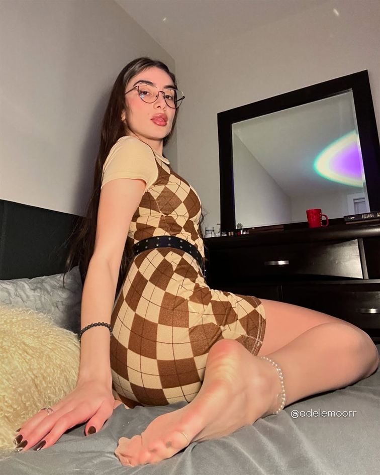 adelemoorr | Free Live HD Feet Sessions