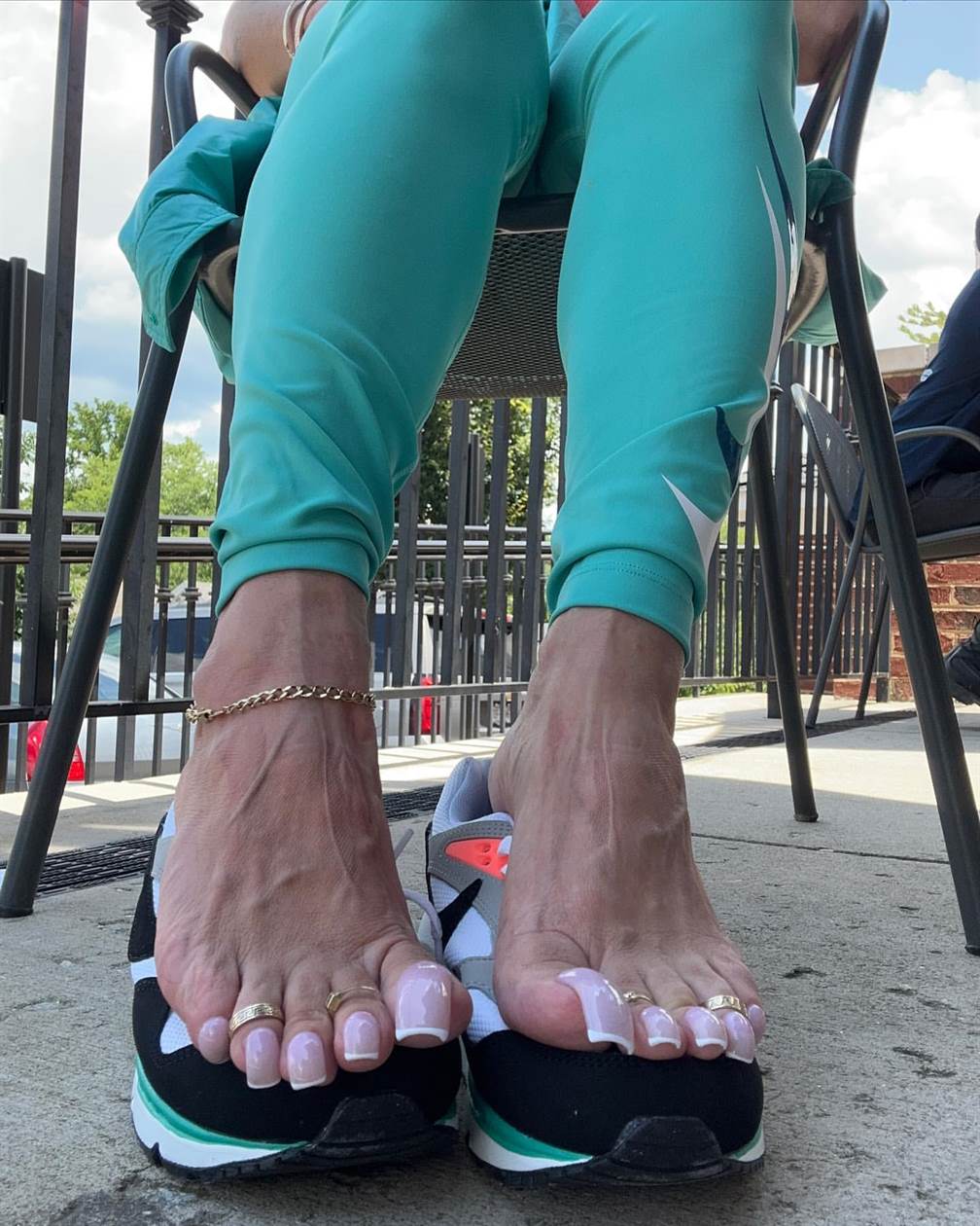 snowyarches | Free Live HD Feet Sessions