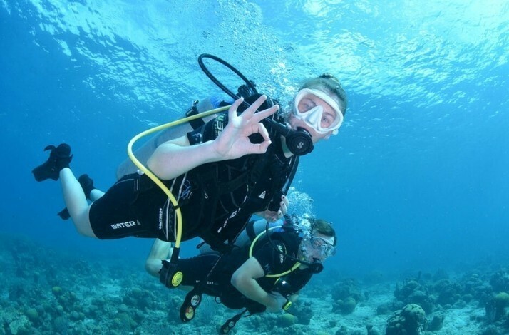 priceless™ | Dive into the underwater world of scuba in Curaçao: In ...