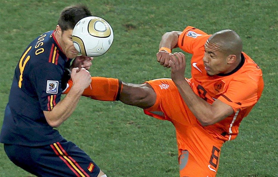 7 Iconic Moments in World Soccer: FAMOUS PHOTOS IN SPORT