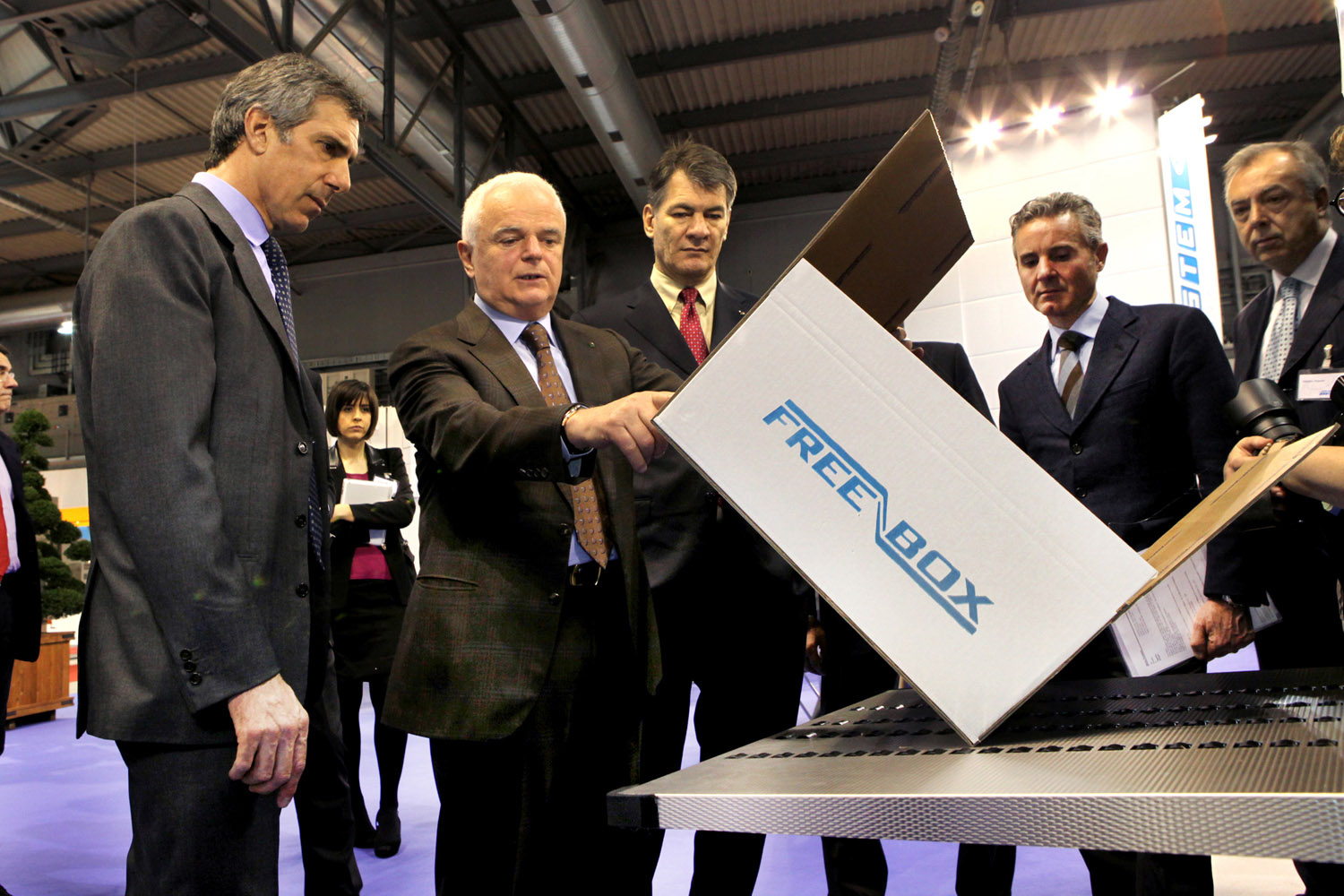 Franco Stefani ha presentato a Milano la novità 2012: Freebox di System ...