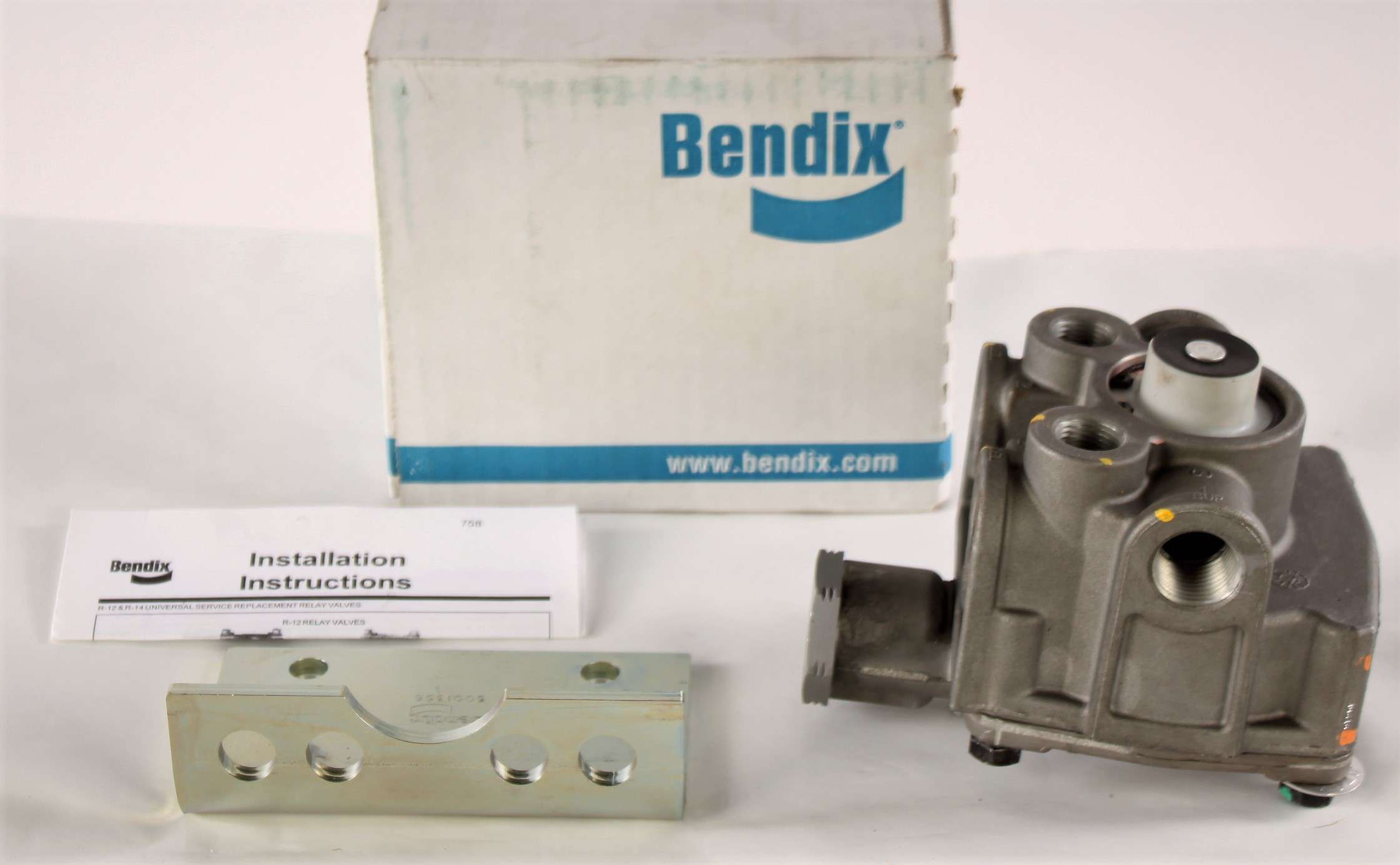 800560 from BENDIX - RELAY VALVE
