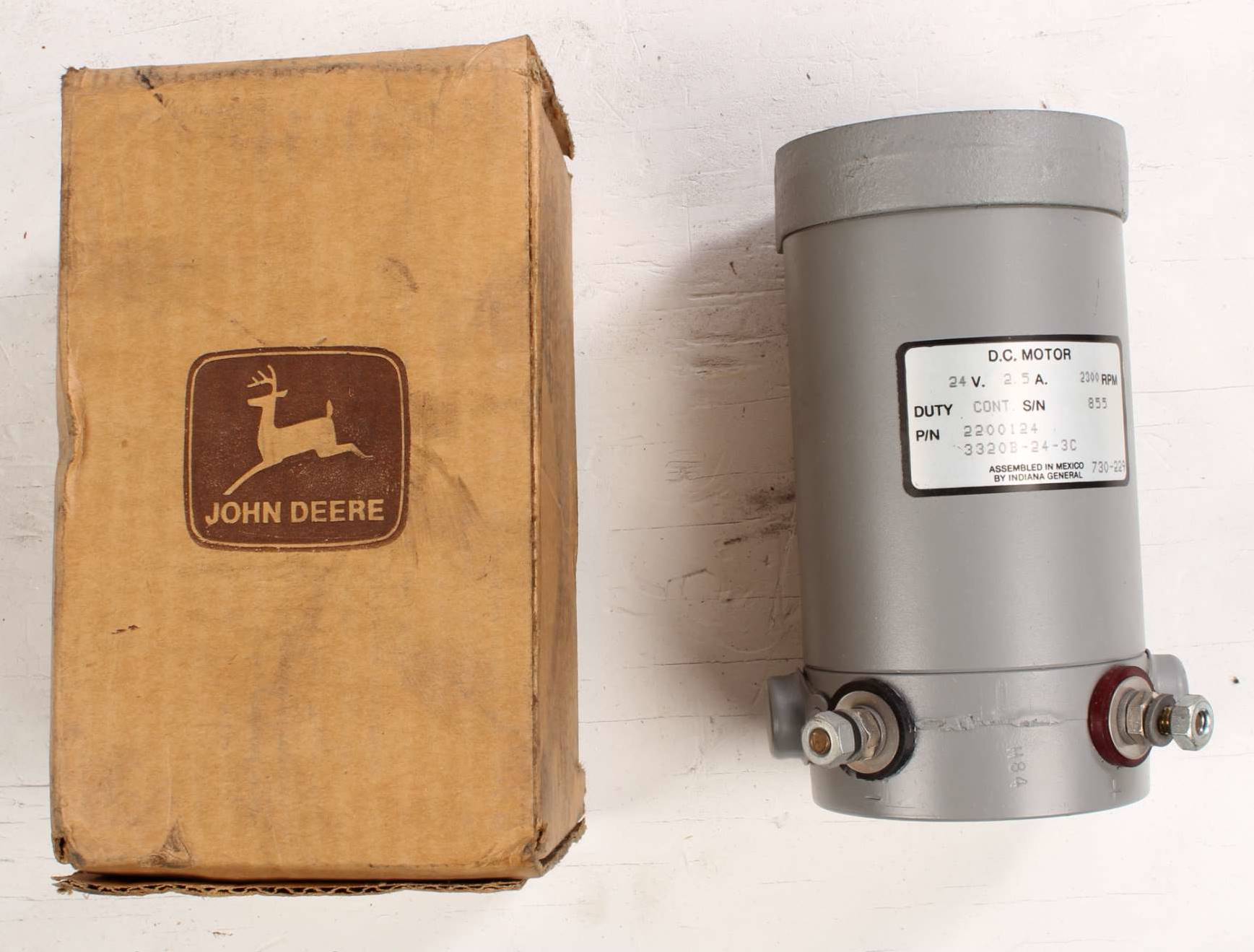 AR89989 from JOHN DEERE - MOTOR 24V DC 2.5 A 2300 RPM