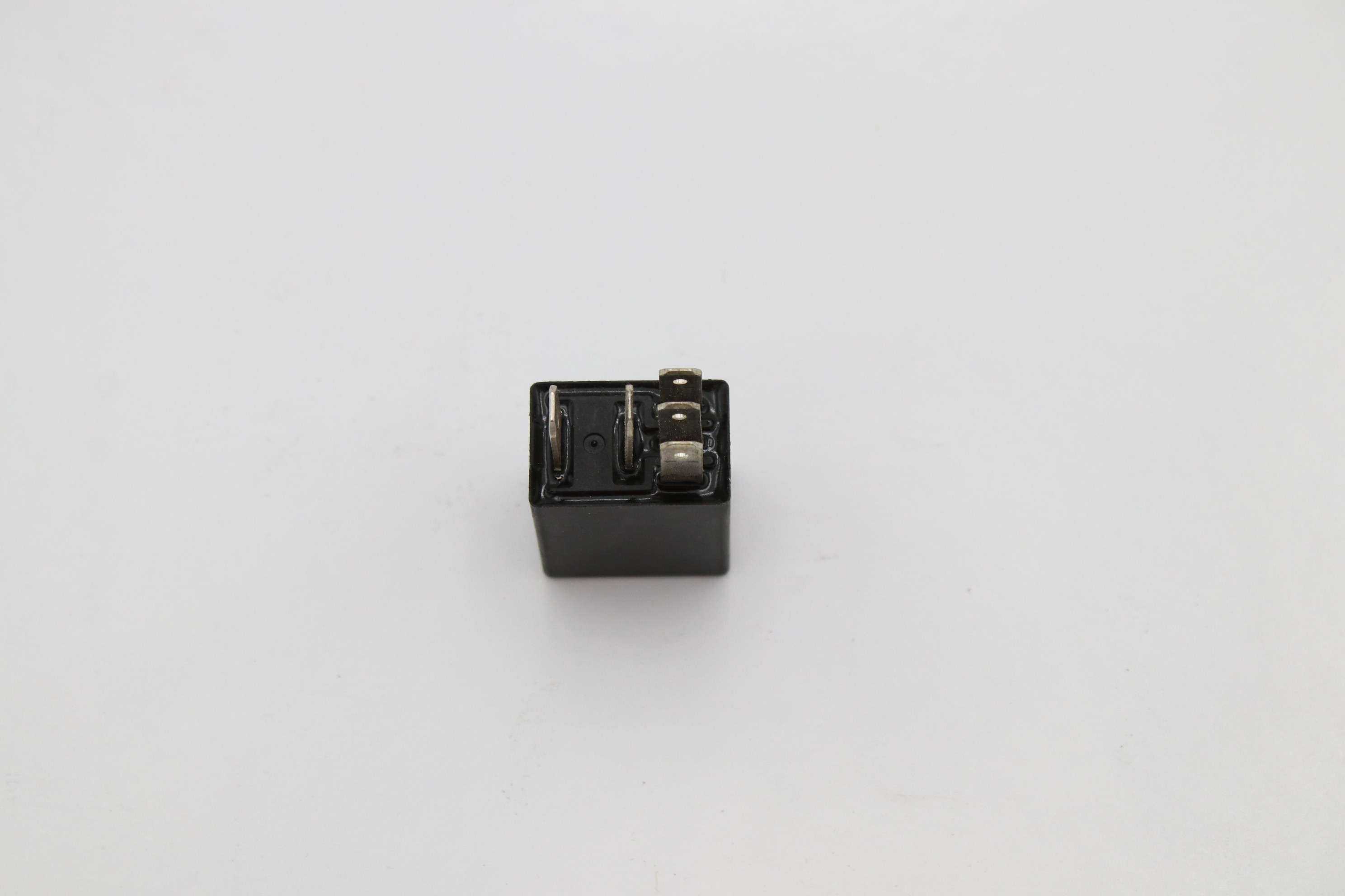 20754835 from VOLVO - RELAY