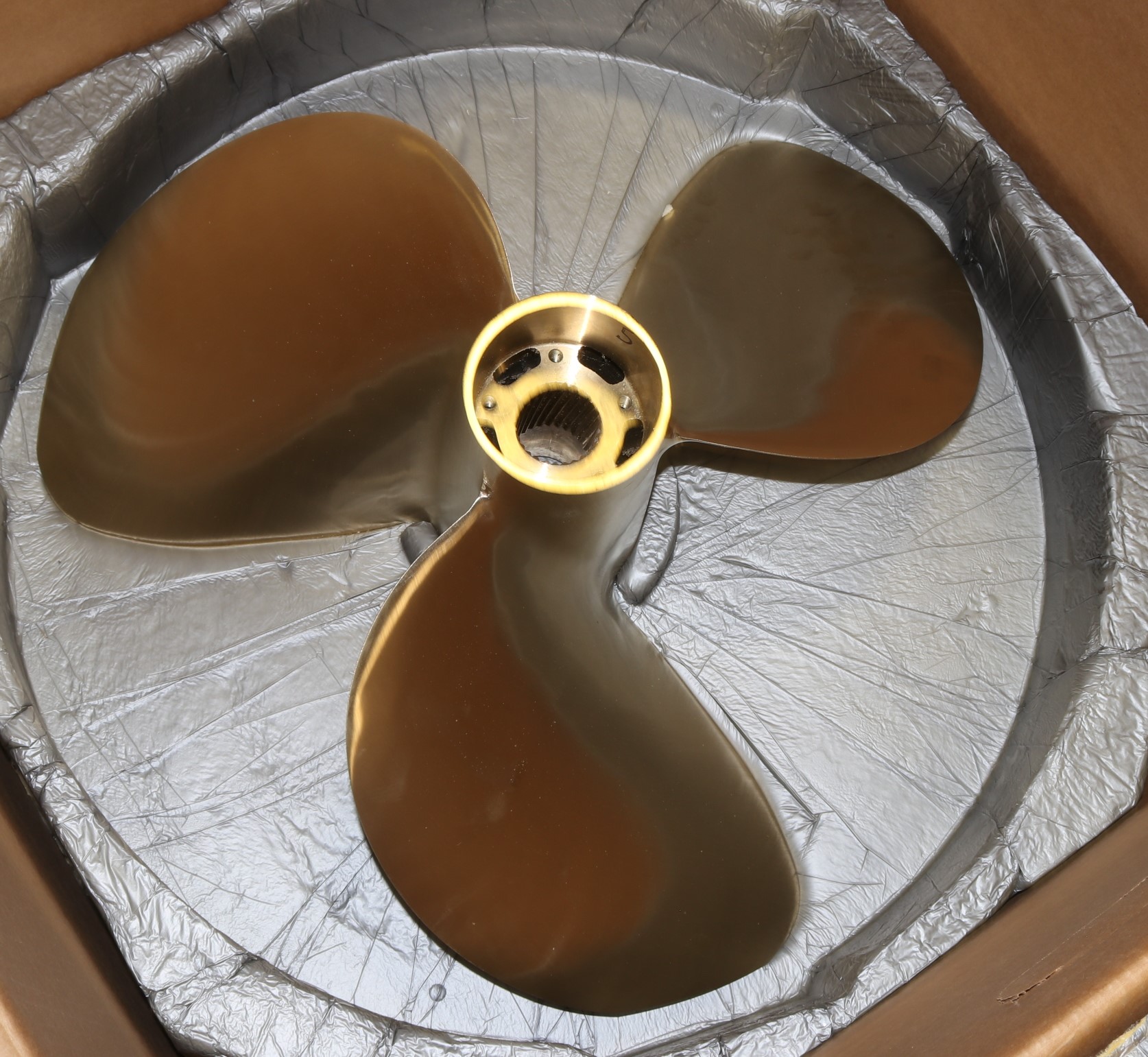 3843965 from VOLVO PENTA - PROPELLER KIT P5 SET