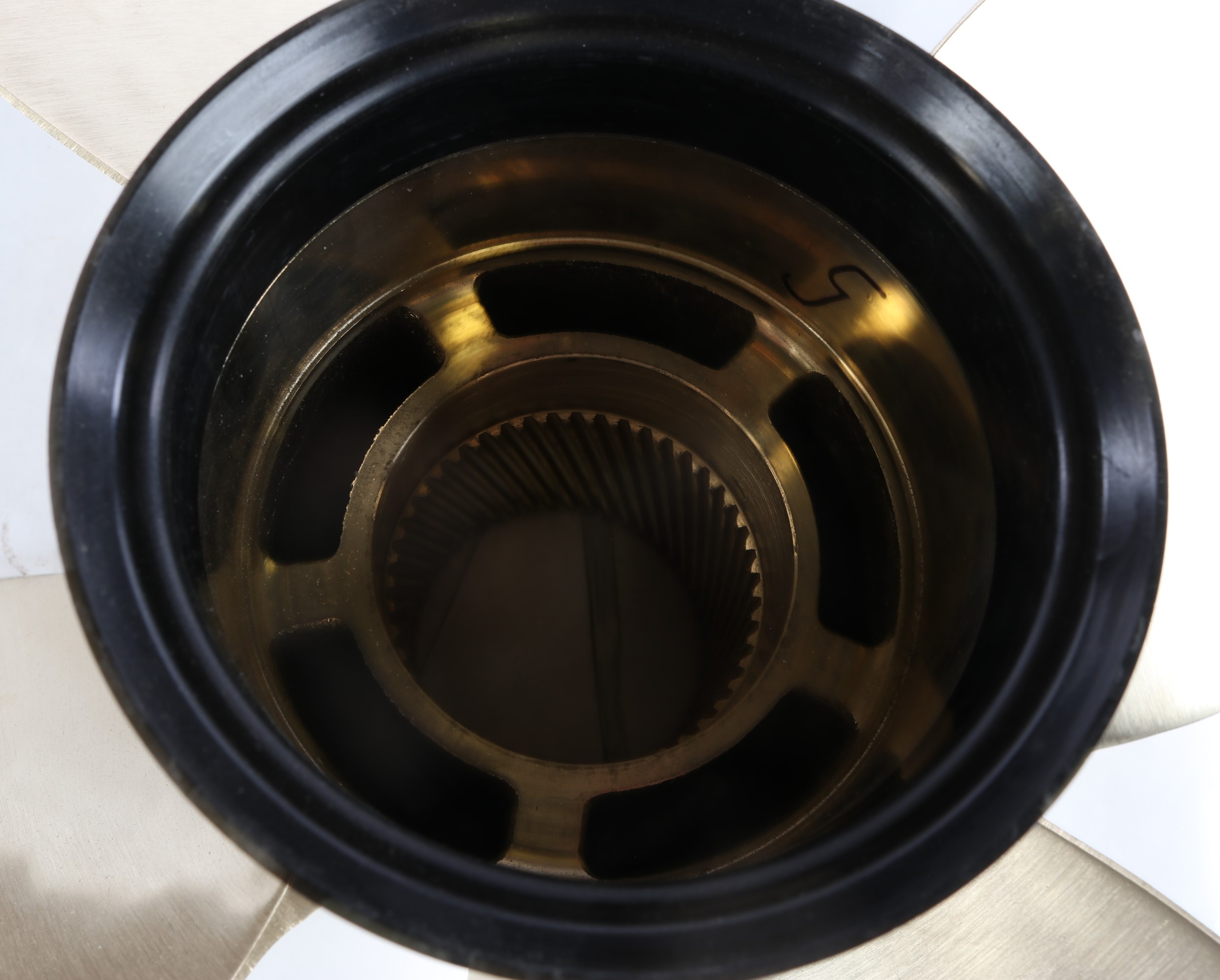 3843965 from VOLVO PENTA - PROPELLER KIT P5 SET