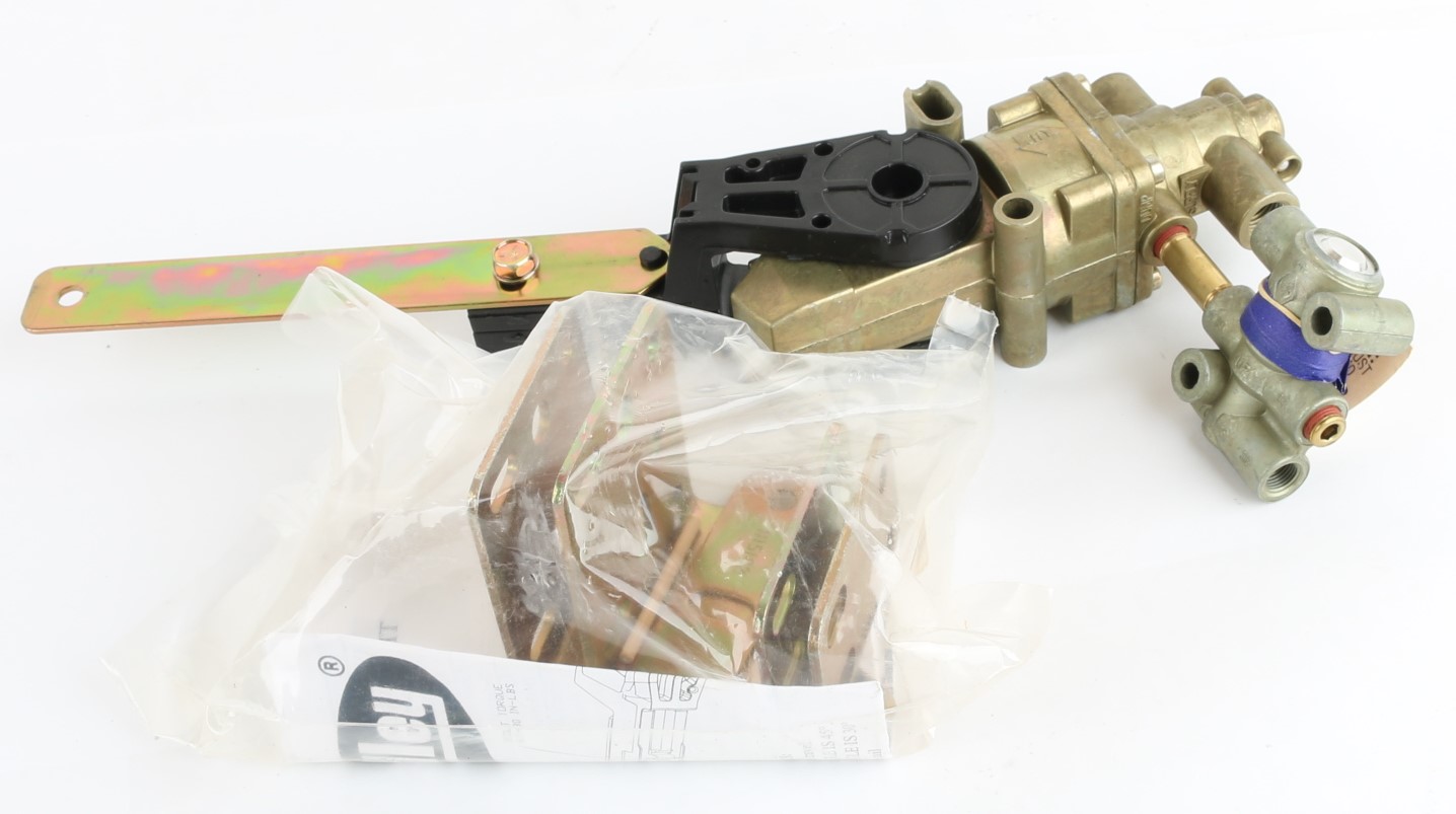 H00500CW from HADLEY - HEIGHT CONTROL VALVE & BRACKET KIT