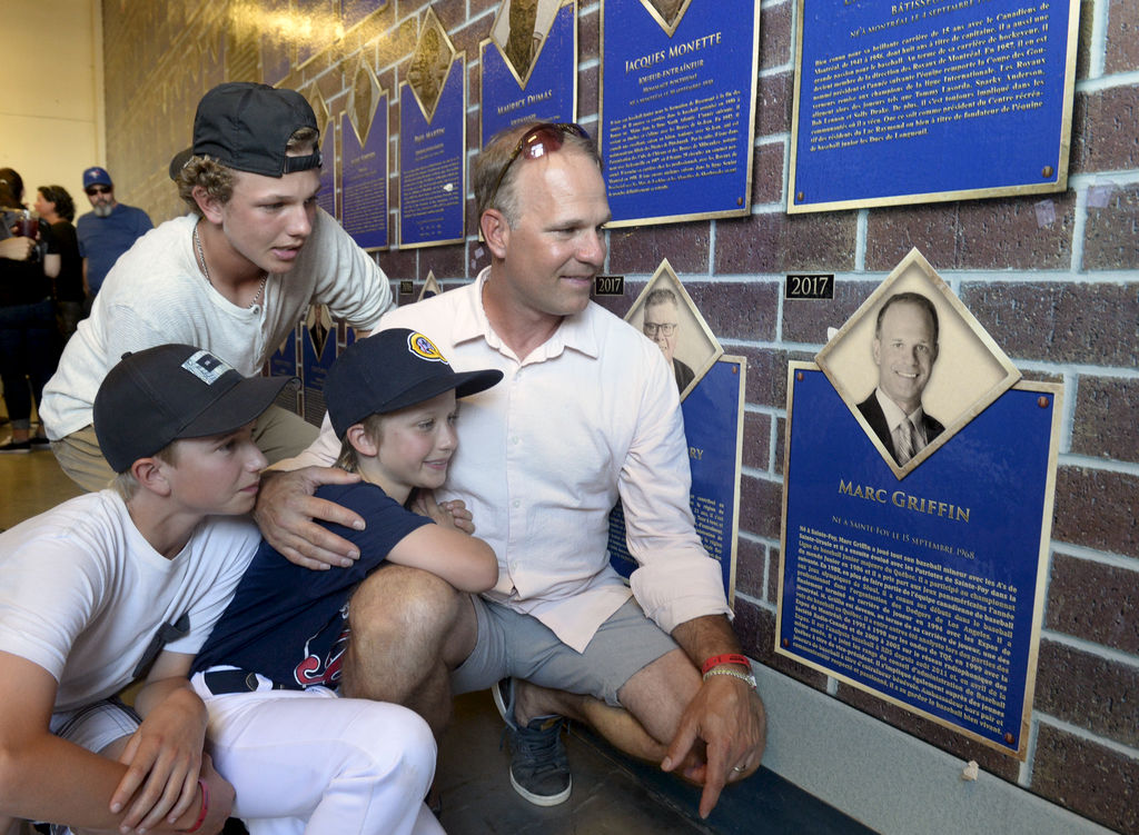 Marc Griffin au mur de la renommée de Baseball Québec ...