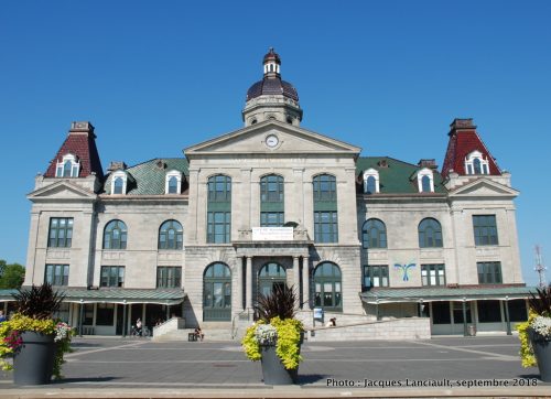 Édifices impressionnants : Le marché Maisonneuve - JacquesLanciault.com ...