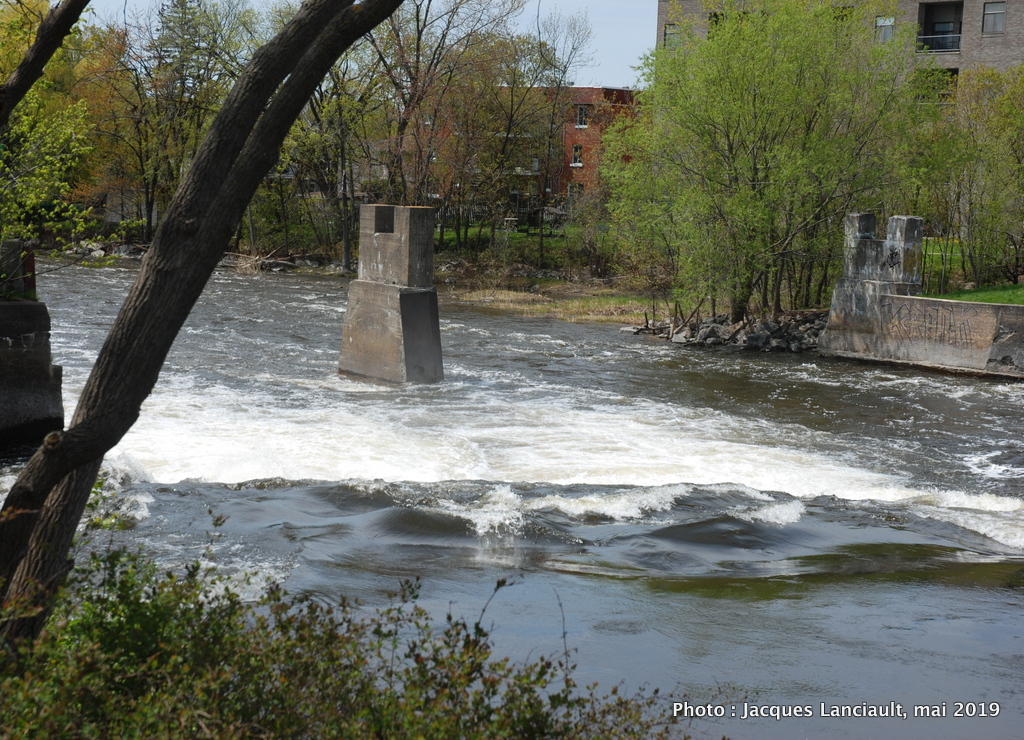 Saint-Jérôme : beaux édifices, parcs verdoyants, rivière tumultueuse ...