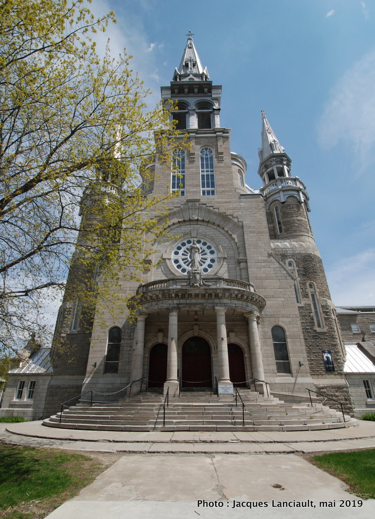 Saint-Jérôme : beaux édifices, parcs verdoyants, rivière tumultueuse ...