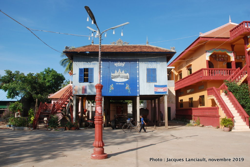 Le village d’Angkor Ban au Cambodge et ses maisons de bois sur pilotis ...