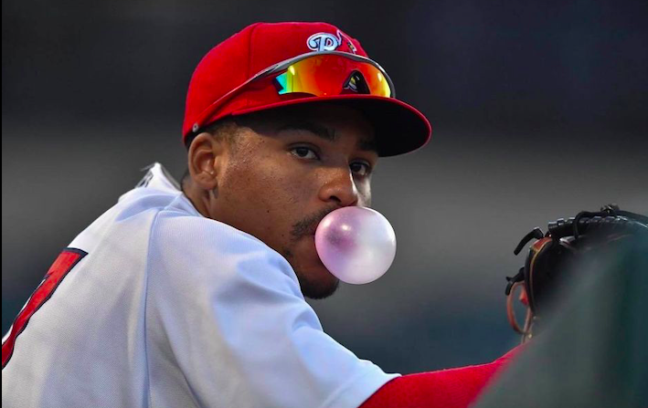 Brandon Hernandez frappe le seul coup sûr et produit le seul point des ...