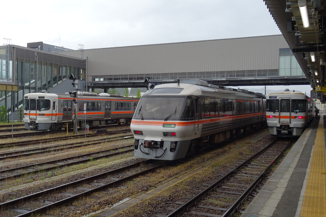 "Hida" limited express: Nagoya to Toyoma - Japan Rail: Pictures ...