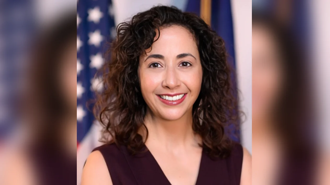 Former officer charged with smuggling contraband into Brooklyn ...