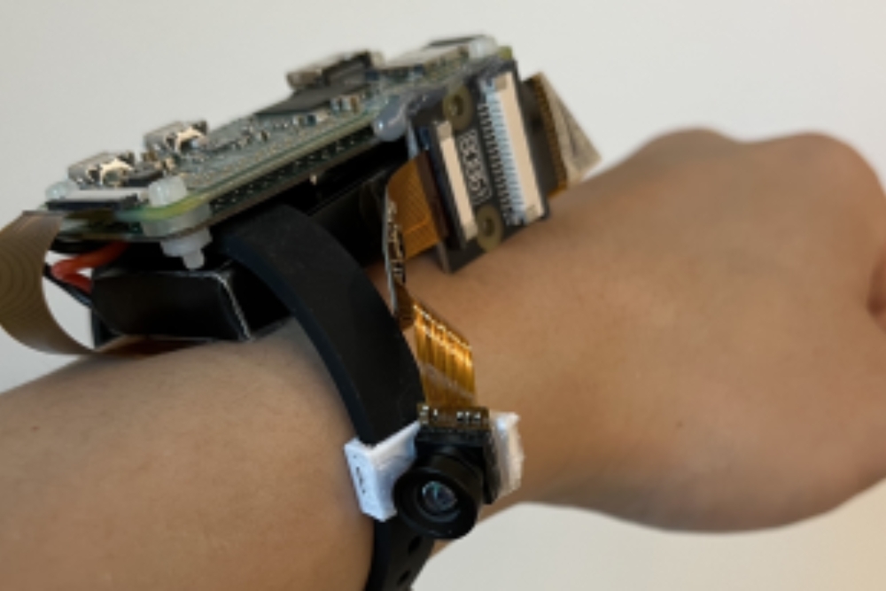 Wrist-Mounted Camera Captures Entire Body In 3D | Current Science Daily