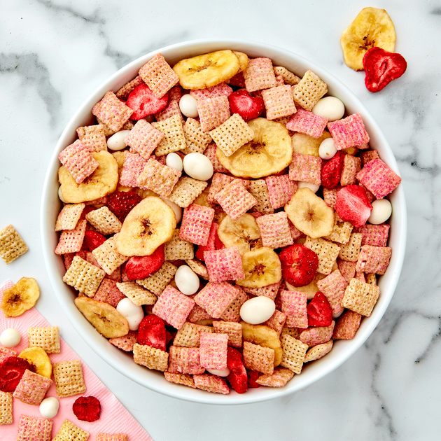 Homemade Strawberry-Banana Chex Trail Mix | Snack Mix