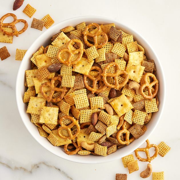 Homemade White Cheddar Spicy Chex Party Mix | Snack Mix