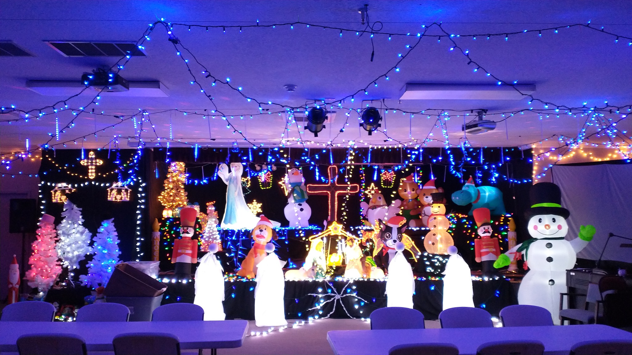 Indoor Christmas Light Show | Kids Out and About St. Louis