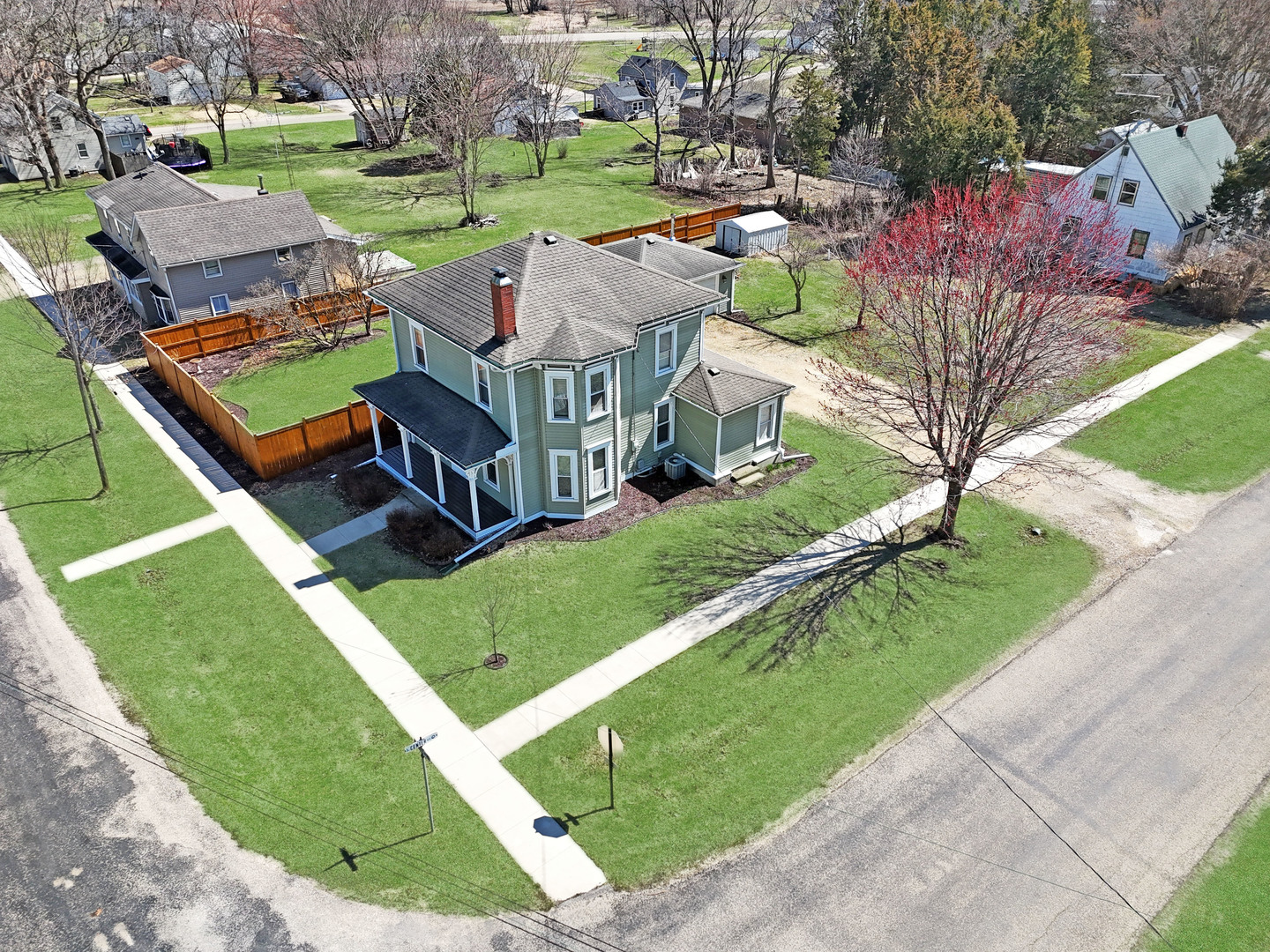 207 E Davis Street, Dakota, IL, 61018 - Photos, Videos & More!