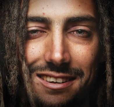 Joven marihuanero se fuma la Biblia y se transforma en ... en Taringa!