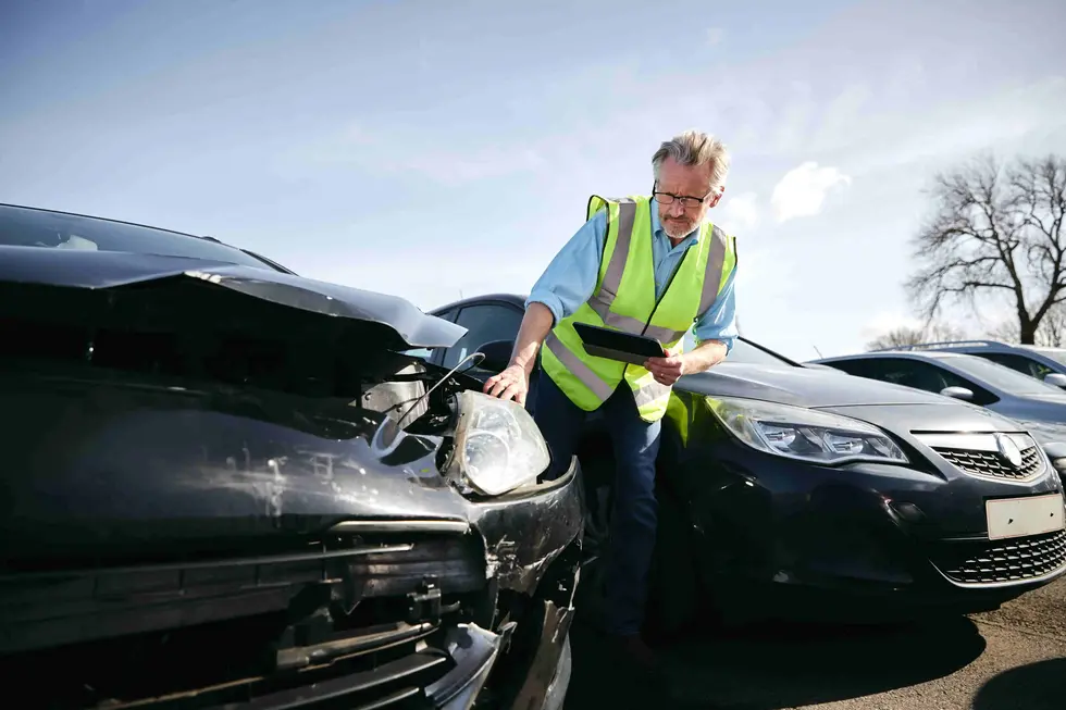 How Do Insurance Adjusters Determine Car Accident Settlement Amounts?