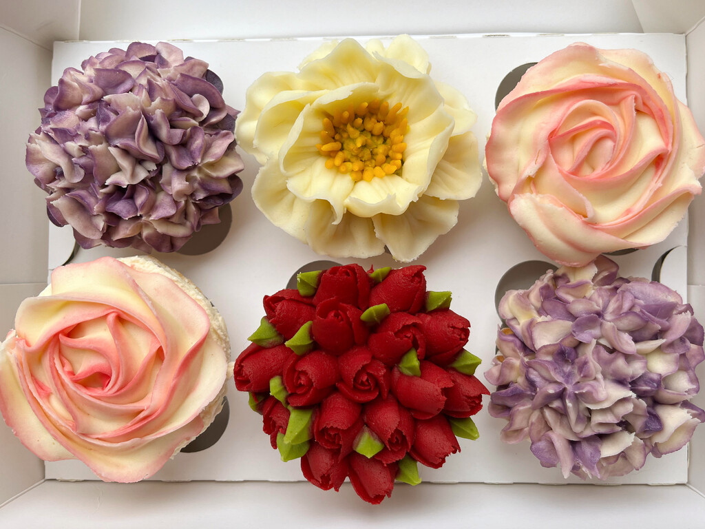 Our cupcake making and decorating classes and gift vouchers - Le Beau Cake