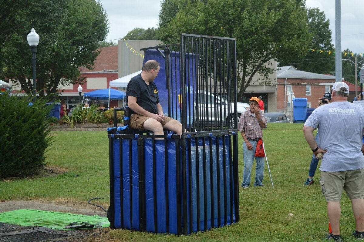 DUNKING WITH DOLLARS FOR DOGS (AND CATS!)...BANANA FESTIVAL DUNKING ...