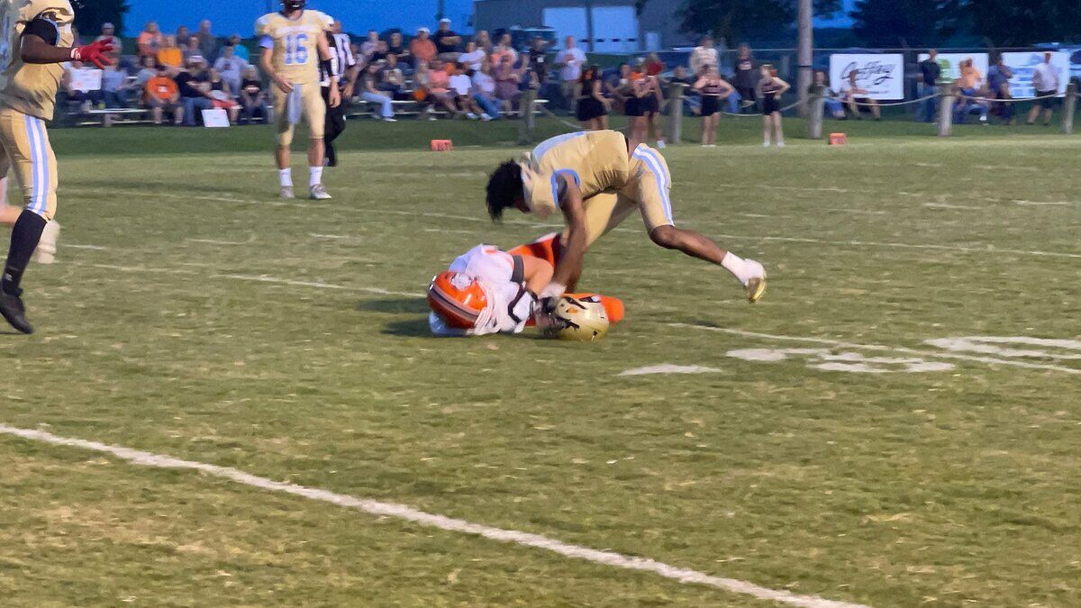 Pilots drop 2022 season opener to Gleason Bulldogs