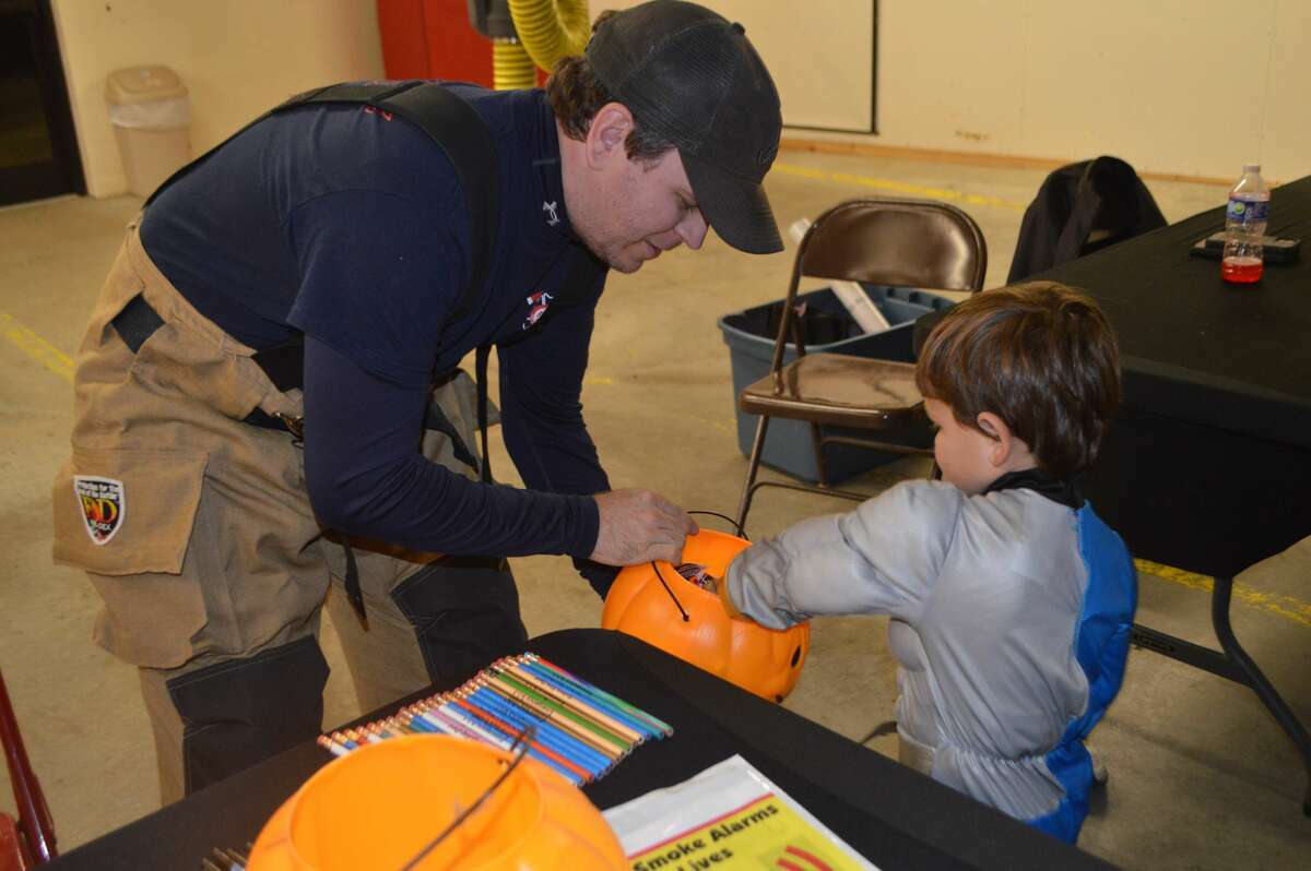 FULTON FIRE DEPARTMENT OPENS DOORS FOR FAMILY HALLOWEEN STATION TOURS ...