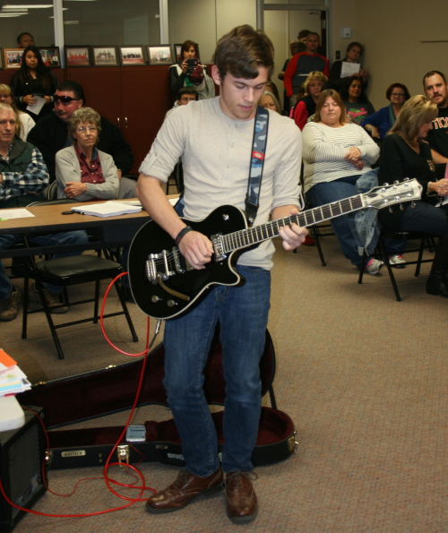 Kemp HIgh School student turns heads across state playing jazz on guitar