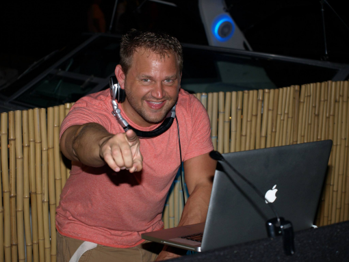 DJ Jackie VanZant & Emerald City's "PARTY MACHINE" Band on the Tiki ...