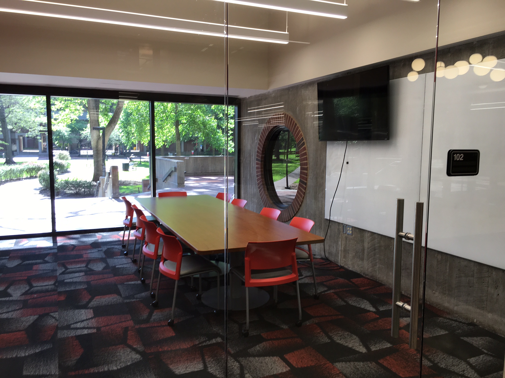 Space Availability - E 102 - Reservation System - University of ...