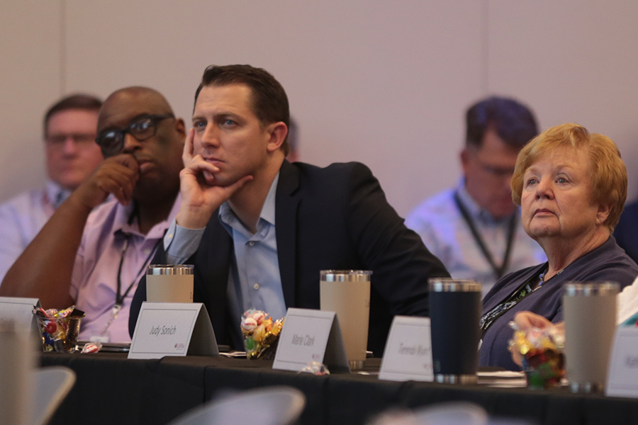 Mandrell celebrates a “New Day” with Lifeway trustees