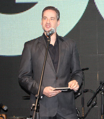 Brincando de elegância com Dan Stulbach na “GQ” | Lilian Pacce