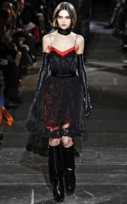 Se a moda está gótica, dá-lhe Givenchy – e + de Paris! | Lilian Pacce