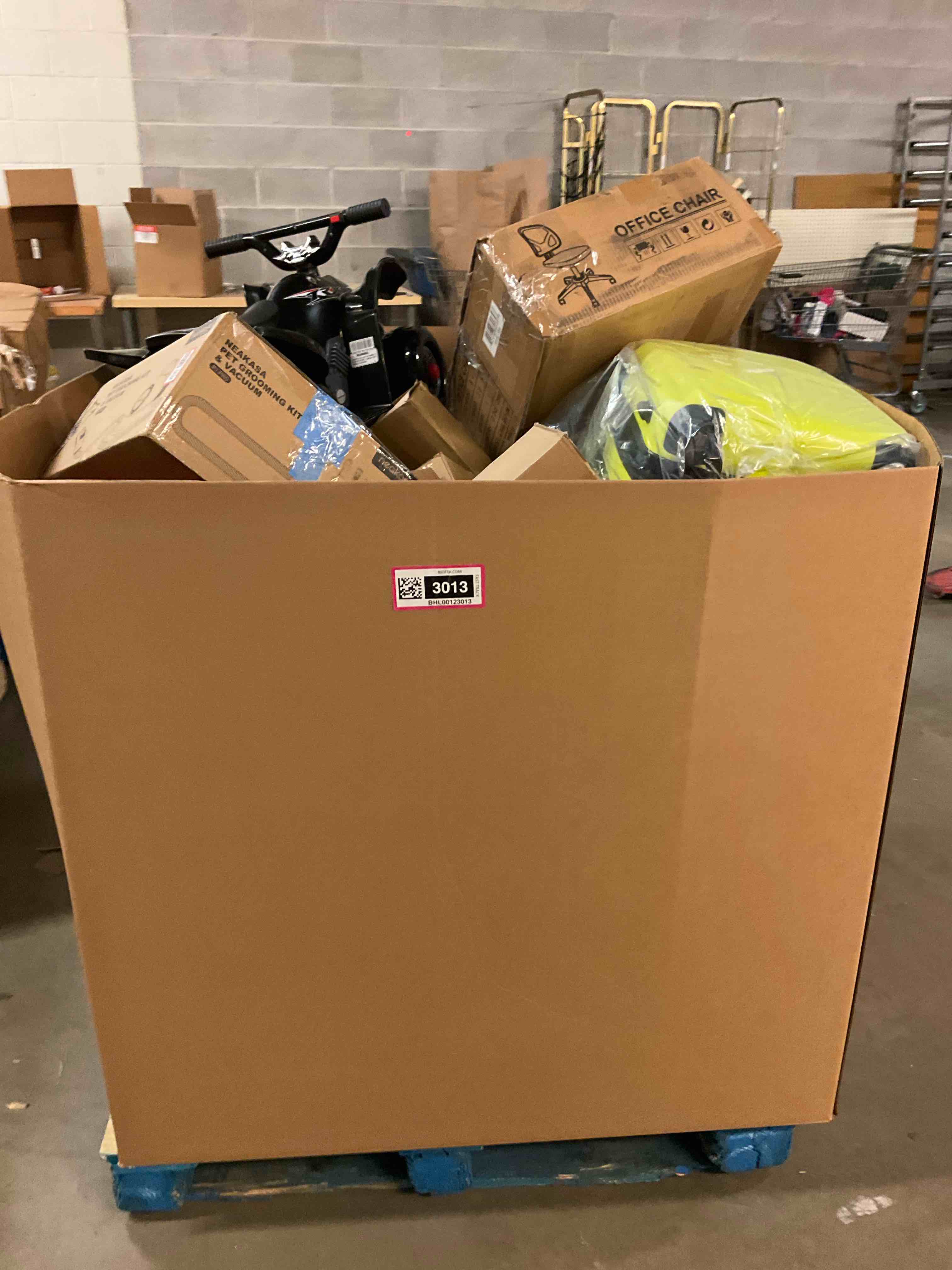 Auction Pick Up Returns Pallet