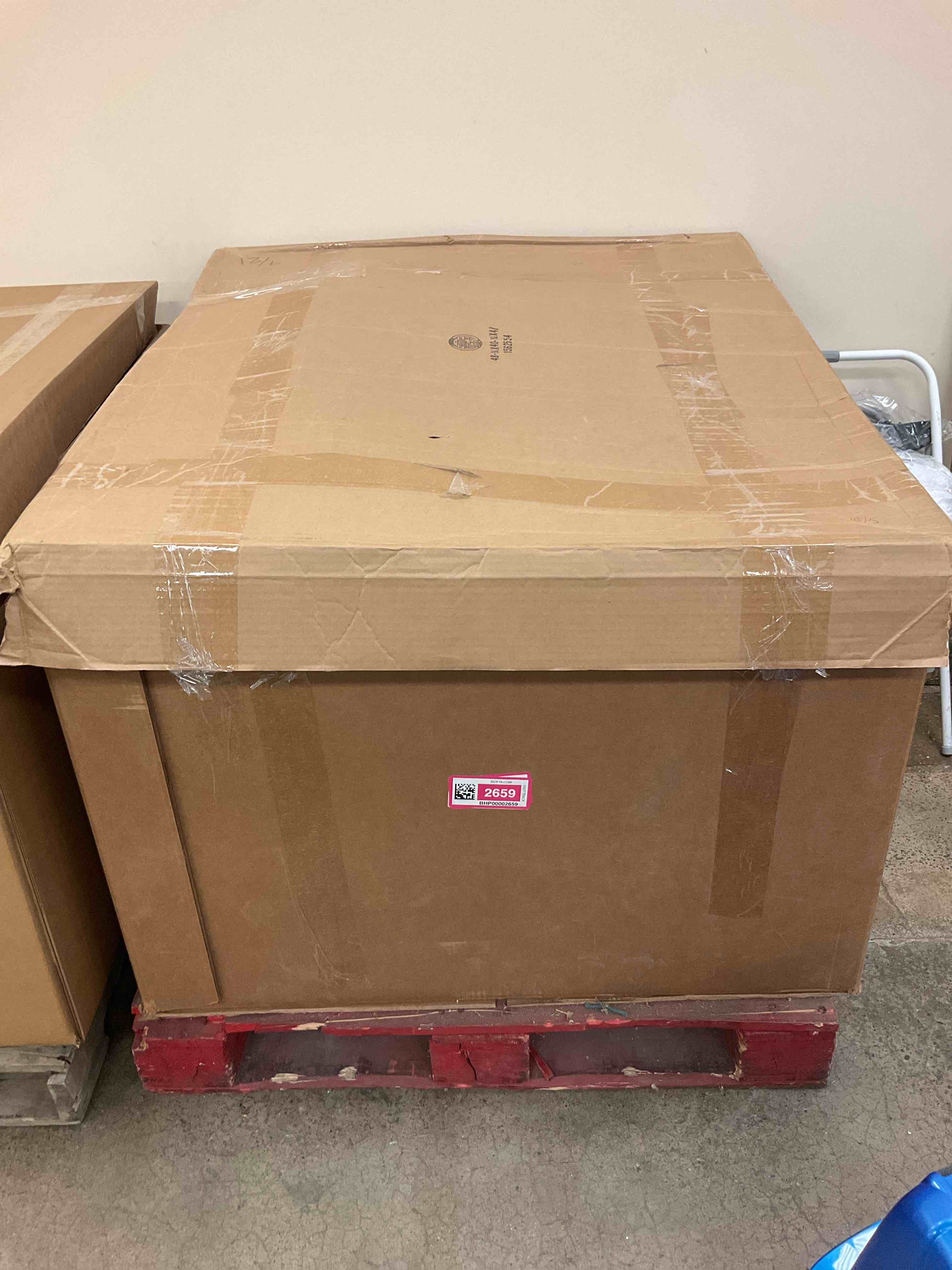 auction pick up returns pallet