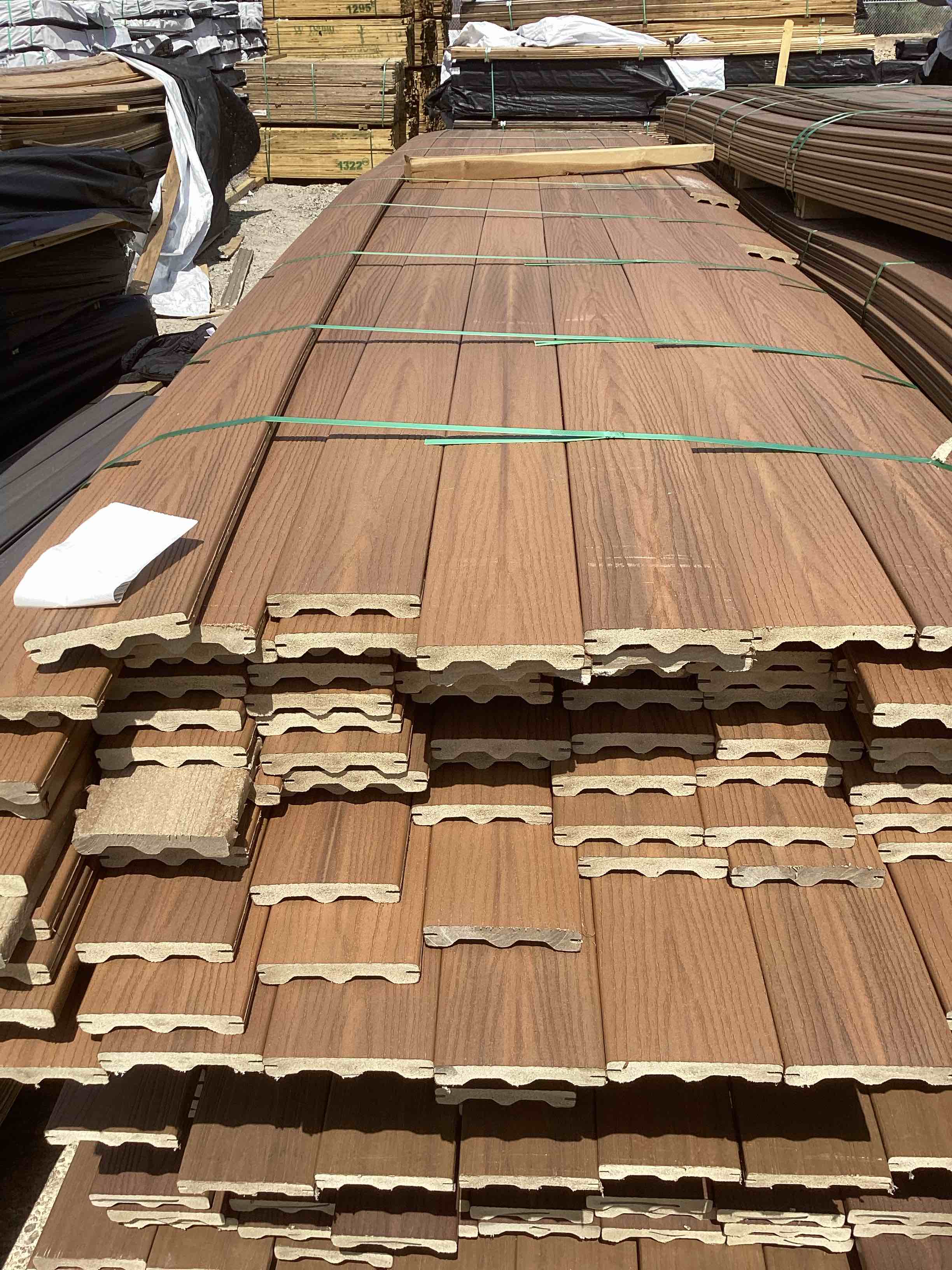 320 linear foot 20 boards 16’ composite decking your bid per linear foot
