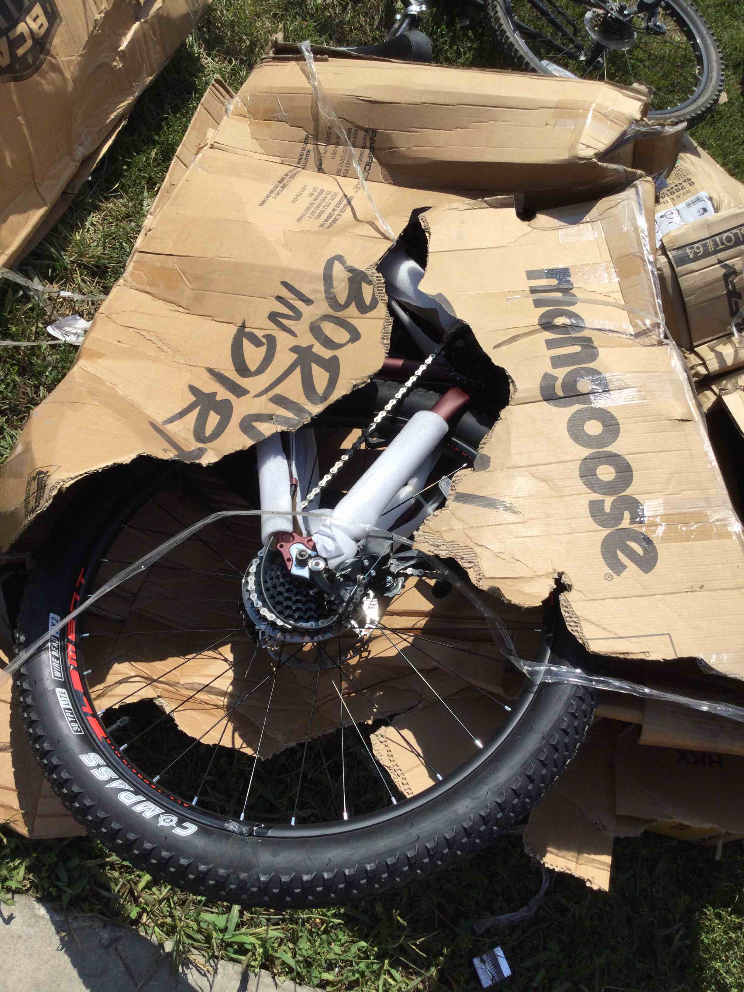 Mongoose Ardor Mountain Bicycle 7 Speeds 27.5 In. Wheels Maroon