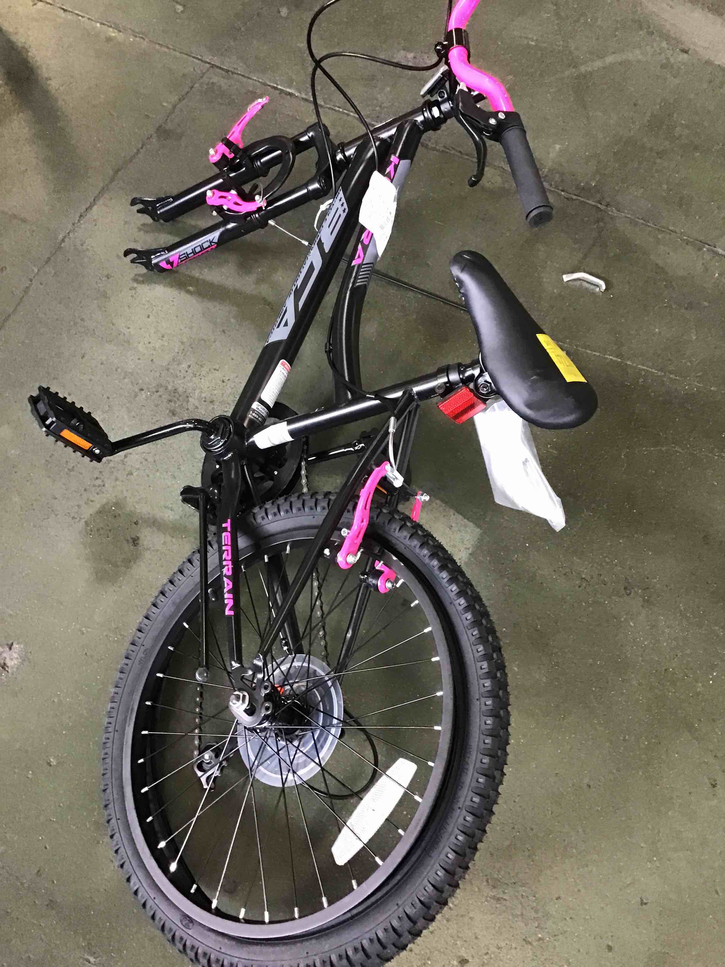 BCA 20-inch Girl s Kobra Mountain Bike Black/Pink