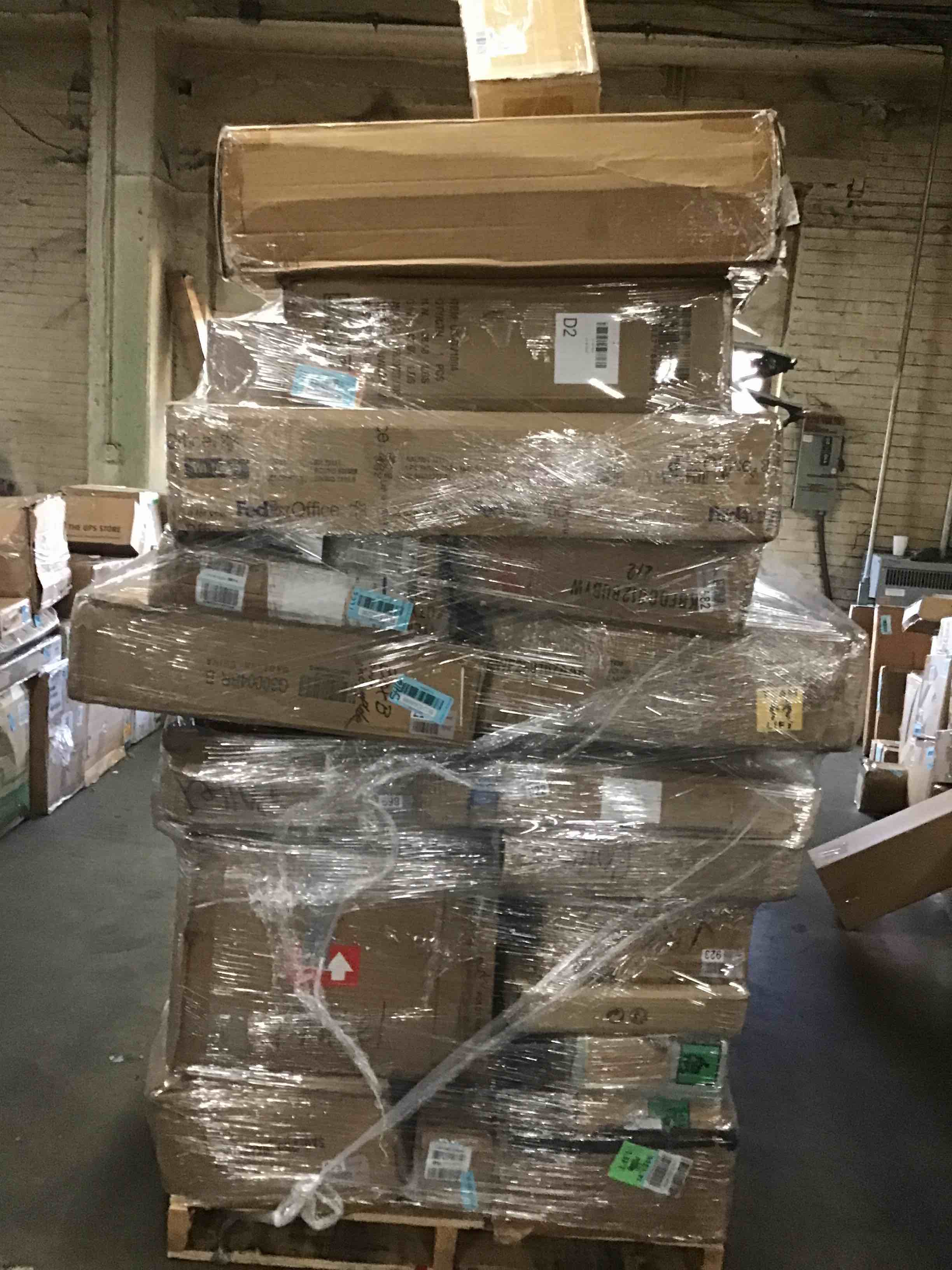 Pallet of multiple assorted items- Please preview pallet- Pallet is non ...