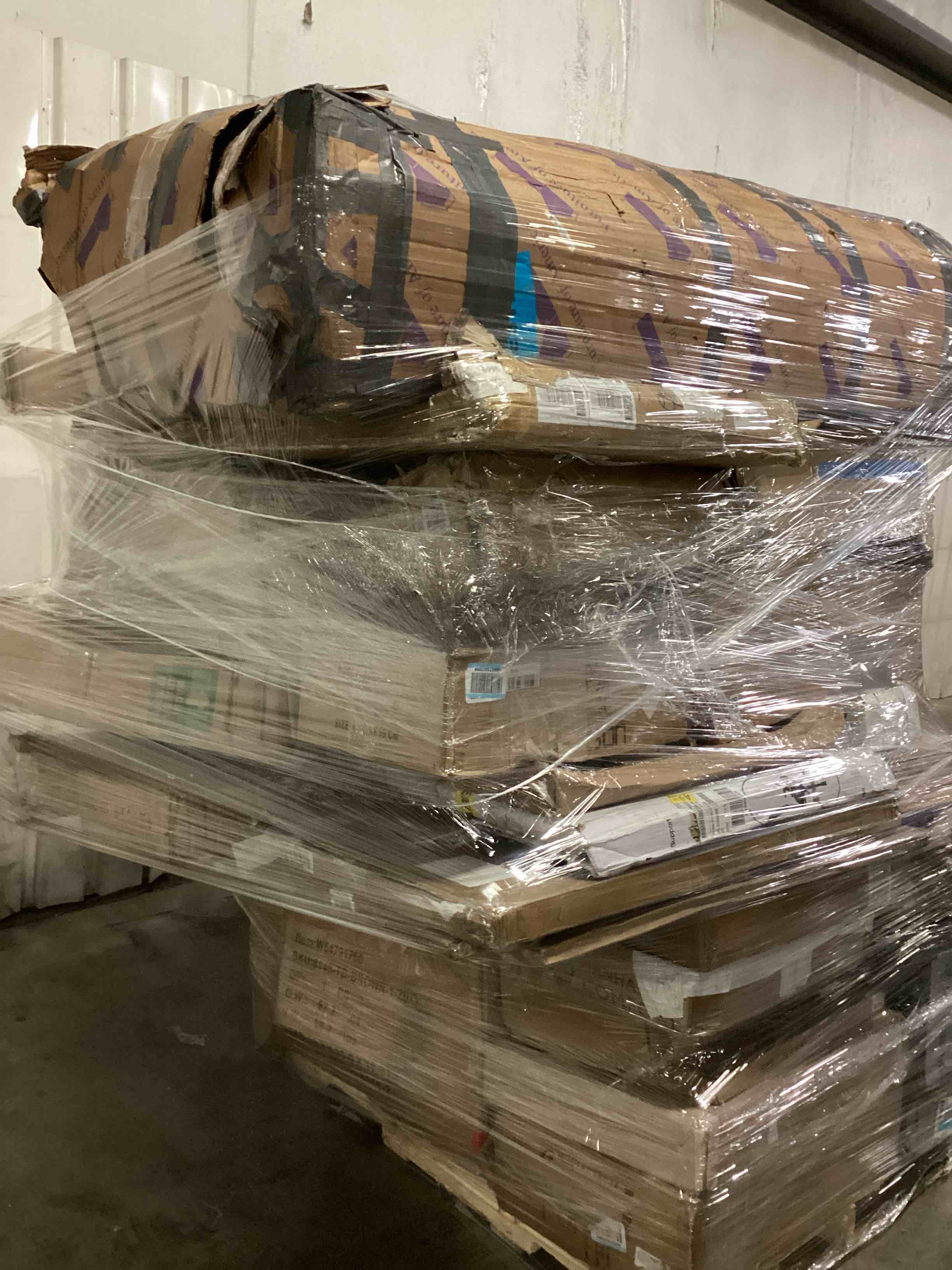 Assortment pallet of home goods