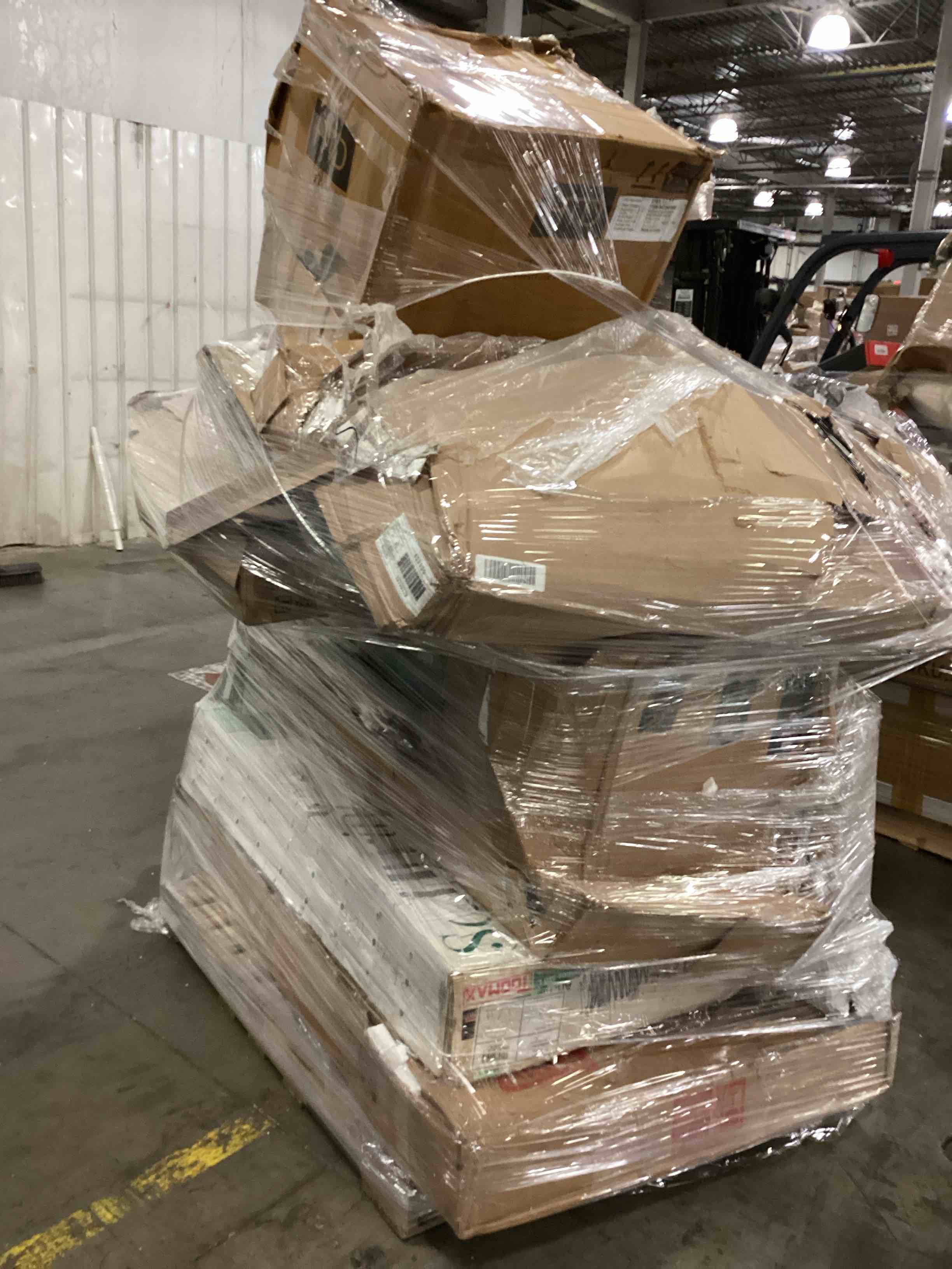 Assortment pallet of home goods