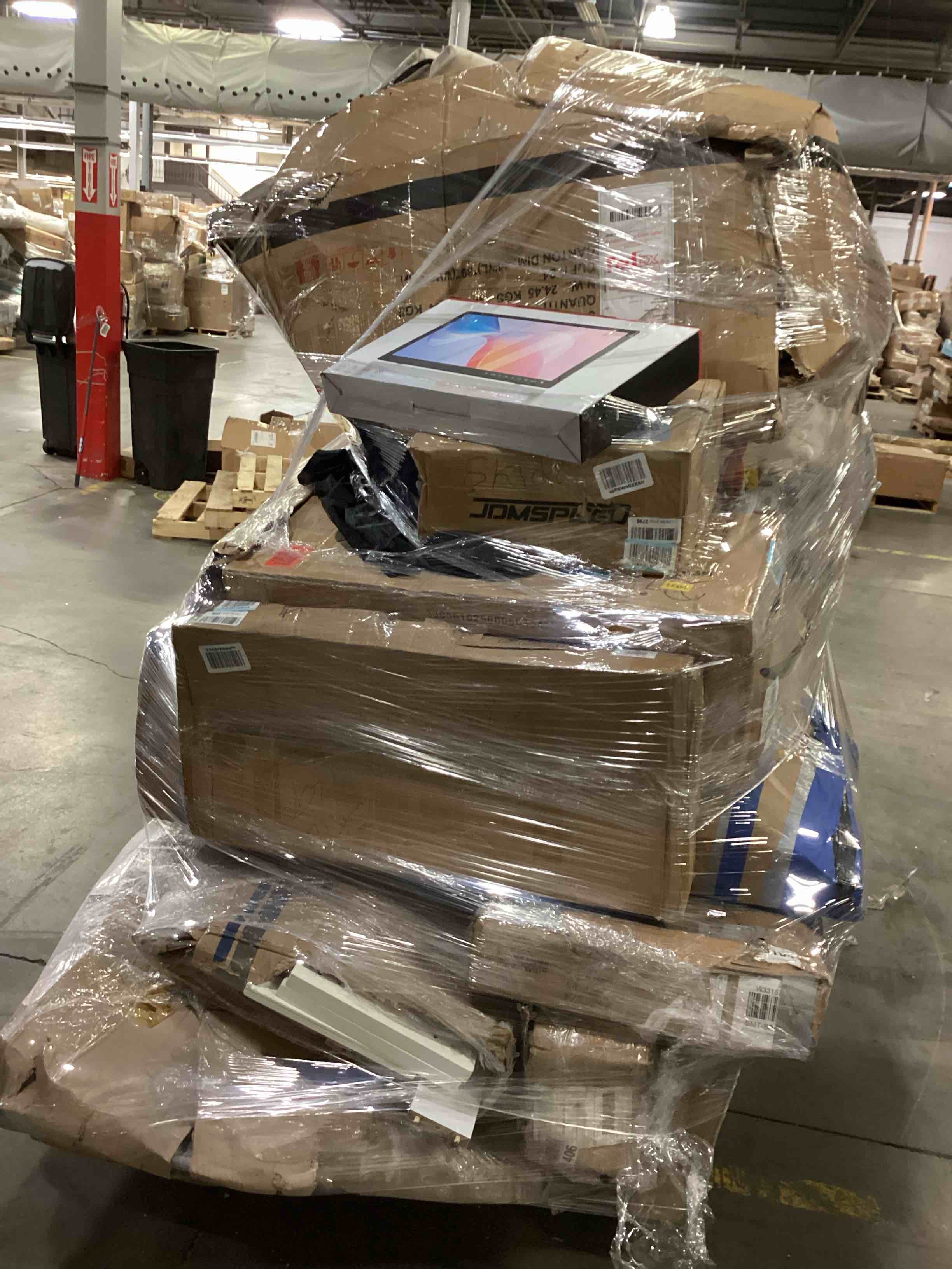 Assortment pallet of home goods